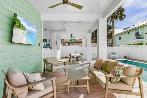Just Beachy Pool 2 Kings 3 Min To Beach - Fort Myers Beach, FL