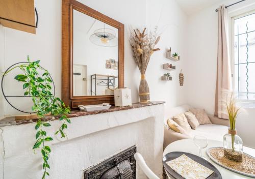 Cozy Mezzanine Studio In Central Beaucaire - Camargue