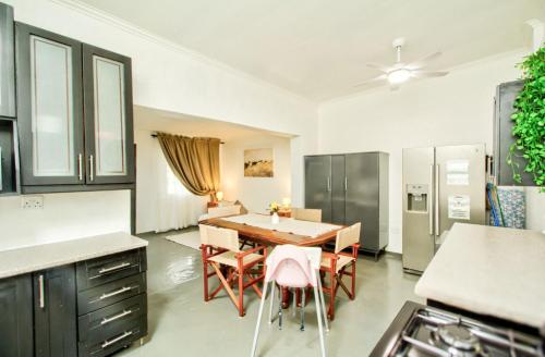 Peaceful Luxurious Fully-equipped Home - Pretoria