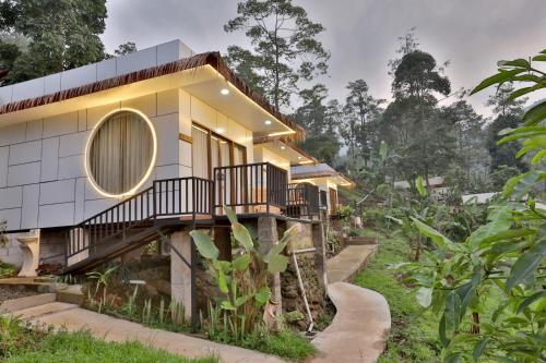 The Full Hot Spring & Resort - Trawas
