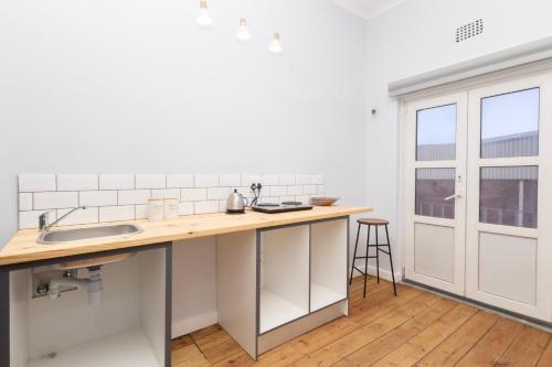 Woodstock Corner - Newly Renovated Slick And Modern Loft Apartments - Le Cap