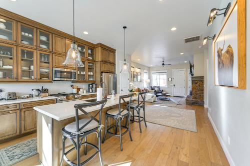 Hot Tub + Fire Pit: Modern Flagstaff Home - Flagstaff, AZ