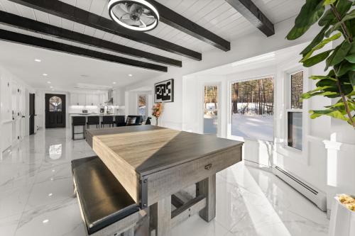 New Modern Barrel Getaway Hot Tub & Game Room - New Hampshire (State)