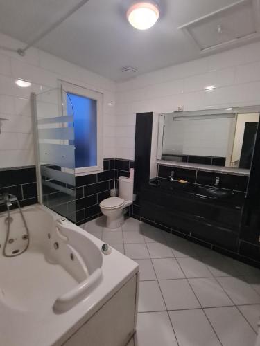 Large House Near Merignac Airport - Bordeaux