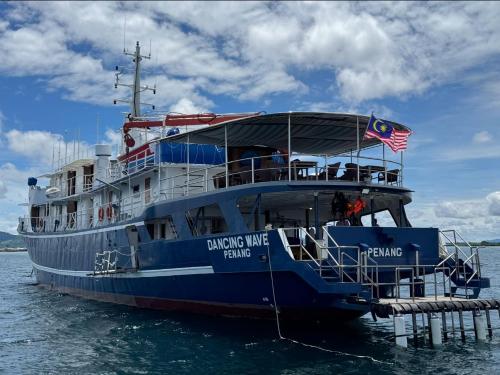 Dancing Wave Luxury Liveaboard Yacht - Semporna