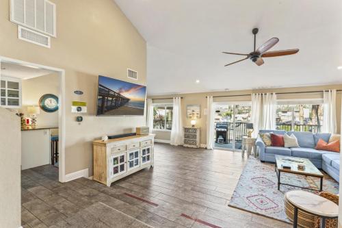 Walk To The Beach And Ole Hanson Casino Wedding Venues - San Clemente, CA