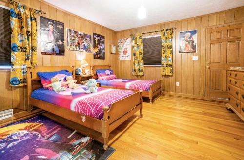 1980's Themed Room With Massive 80's Arcade - Winston-Salem, NC