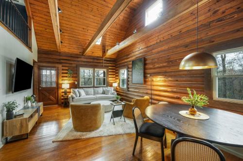 Riverwood - James River Cabin, Riverfront With Hot Tub And Mountain Views! - Lynchburg, VA