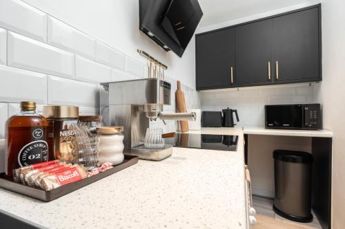 New Modern 2 Bedroom Central Apt Greater Manchester, Sleeps 5, Near Airport With Great Transport Lin - Stockport