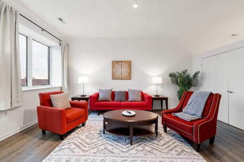 Spacious 3br Urban Getaway W Gym - Chicago, IL