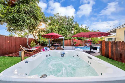 Heated Pool Spa Bbq 10 Ppl Near Beach & Downtown - West Palm Beach, FL