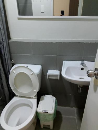 Spacious Condo At Camella Manors Unit 5m - Bacolod