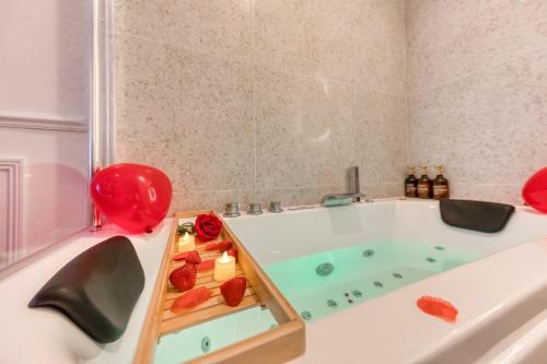 Sienna Velvet Room - Balneo & Cinema - Ligne 9 - Montreuil