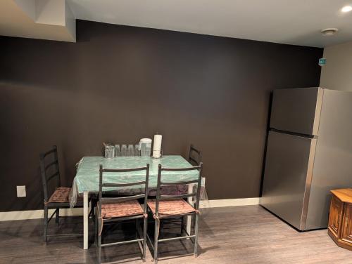 2-room Suite In South Edmonton - Edmonton, Canada