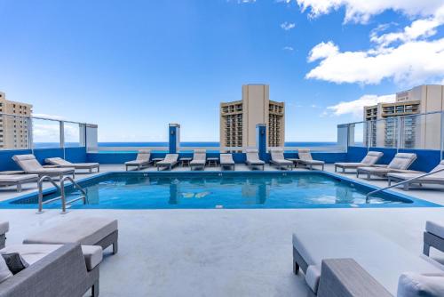 Newly Innovated Oceanview Beach Condo Sauna Pool - Honolulu, HI