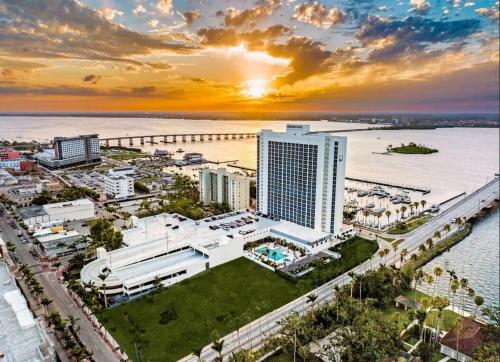 City Of Palms Retreat - Downtown - Pool - City - View - Fort Myers, FL