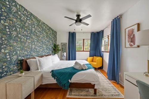 Executive Retreat - 2 Parking Spaces, Sleeps 4! - Downers Grove, IL