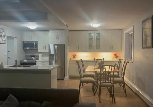 Luxurious Two Bedroom Apartment - Burlington