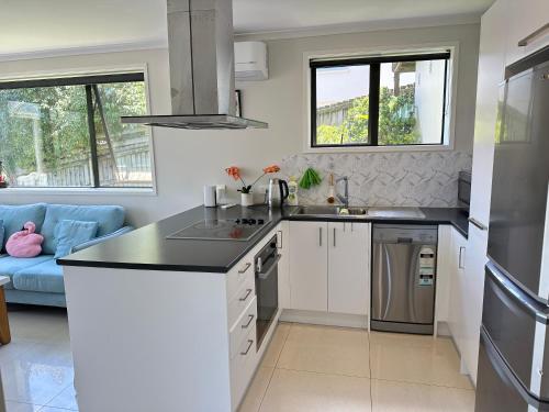 Albany Sunny Deck Retreat - Auckland