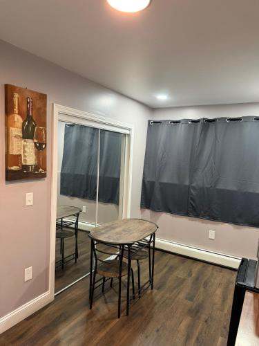 Basement Room With Its Own Private Bathroom - Warwick, RI