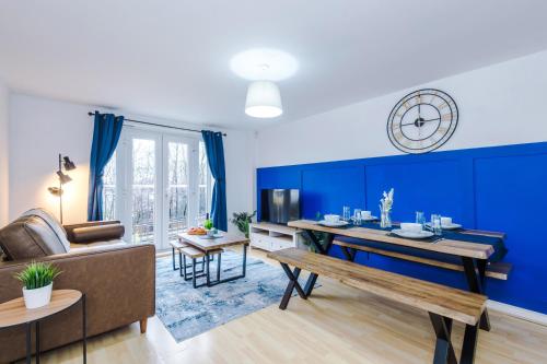 Salford Serene Stay - Contemporary Chic 2-bed Apartment For City Breaks & Events - Near Manchester C - Manchester