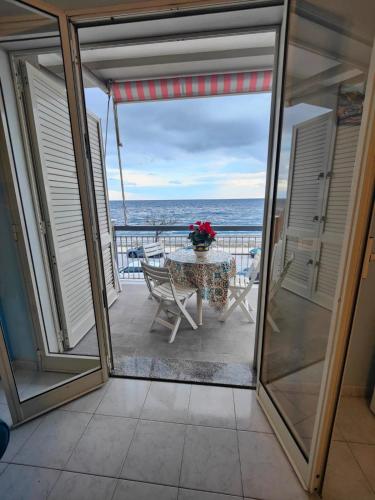 Mirone Apartment Fronte Mare Beachfront House - Roccalumera