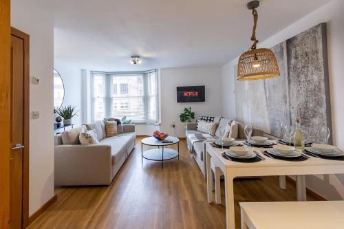 Elegance At The Lanes-3bd - West Sussex