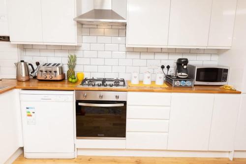 Modern 4 Bedroom Flat Near Brighton Station - 