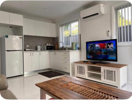 Modern 1-bedroom Studio Or 2-bedroom Granny Flat Near Parramatta Cbd, 1 Free Parking Each - Parramatta