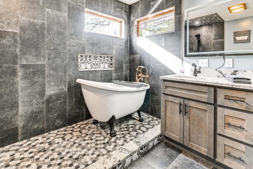 Private 42-acre Sonora Estate Near National Parks - Nolin Lake State Park