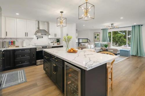 Brand New Designer High-end 4br Retreat - Lynnwood, WA