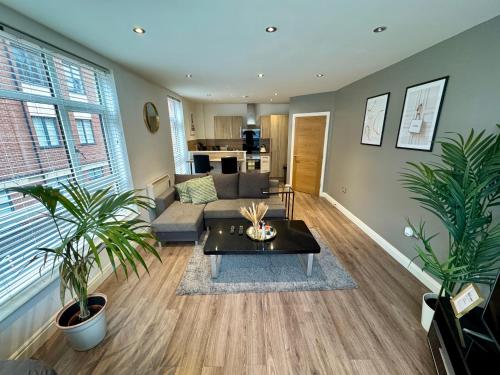 Modern Two Bedroom Apartment Birmingham City Centre - 2 Bathrooms - Sleeps 6 Guests - Free Undergrou - Birmingham
