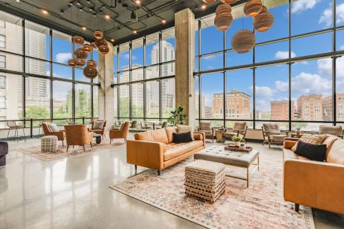 5 Star Luxury Condominium | Pool+gym+epresso+more - Mile Square - Downtown - Indianapolis