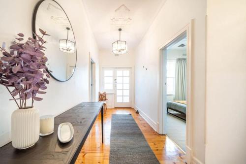 Redgum On Rugless - Coastal Charm Near Glenelg Beach - Glenelg