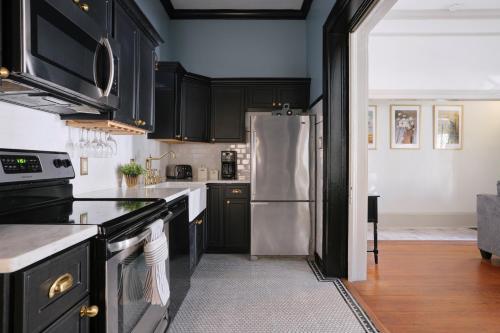Comfortable Escape In Historic Downtown Savannah - Savannah, GA