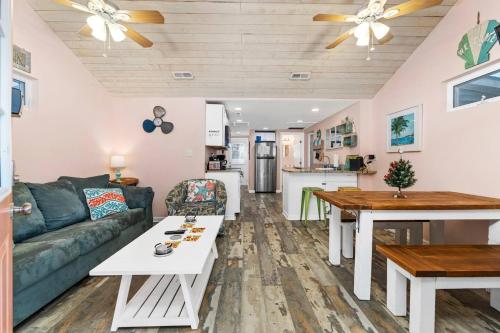 3 Bedroom W/ King Bed Private Hottub/yard/deck/bbq - Myrtle Beach, SC