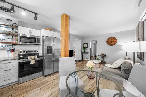 Coastal Serene Courtyard, Lush Garden, Bbq & Bar Cart- 1 Dollar Rides To Beach- By Maven Vacation Re - Boynton Beach, FL