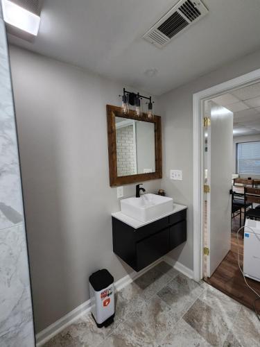 The Quiet Studio Lux Apartment In Central Area - Newnan, GA