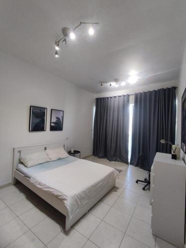 Spacious Master Bedroom With Balcony Horizon Tower, Dubai Marina - Dubai Marina