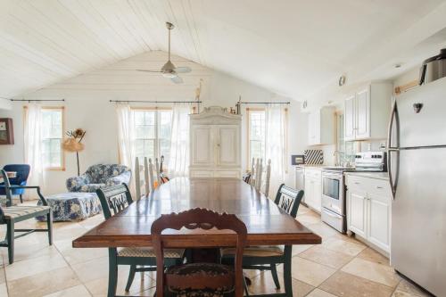 Southampton Village, 2 Fireplaces, Walk To All - Cutchogue, NY