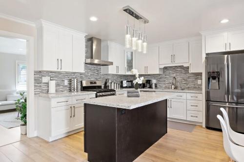 Marbella Lane - Modern Refreshing Home - San Mateo, CA
