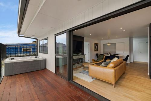 Summit Haven – West | 3br New Build | Spa - Queenstown