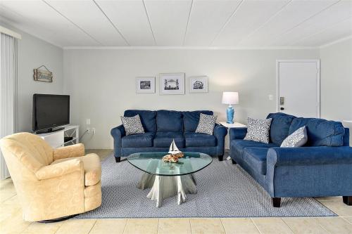 From $42pp - 2 Bedroom 60th Street Oceanside Condo Just Steps to the ...