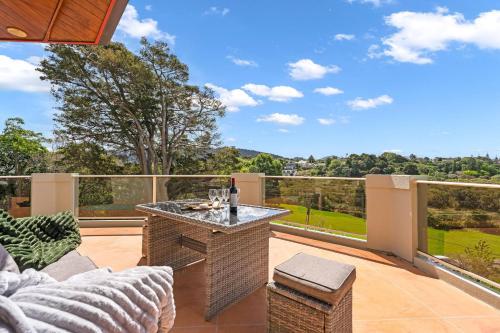 Central Retreat With Views. Hot Tub, Games Room - Whangārei