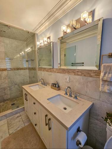 Ensuite In New Home With Parking, Close To Bluffers Park, Lake Ontario, 15 Mins To Downtown - Toronto