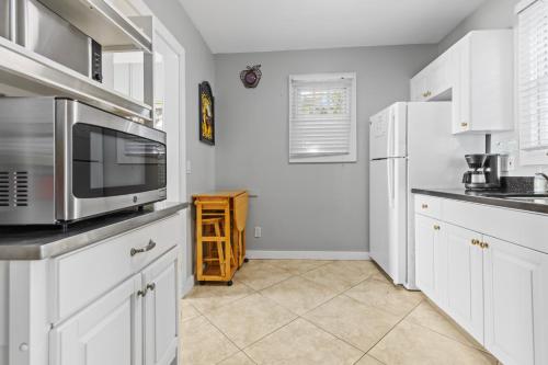 Prime Downtown Location - Truman Little Cozy Cottage - Key West, FL