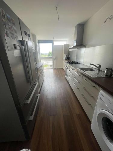 Chambre Meublee Avec Dressing Dans Un Grand Appartement Tout Equipe Au Pied Du Tram Cher Habitant - Lormont