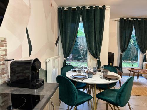 Emerald Chic - Terrace Fiber & Parking - 4 Guests - Ac - Corbas