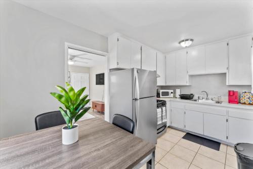 Stylish & Comfy Gem In North Park, Walk To Restaurants, Bars, And Breweries - San Diego, CA