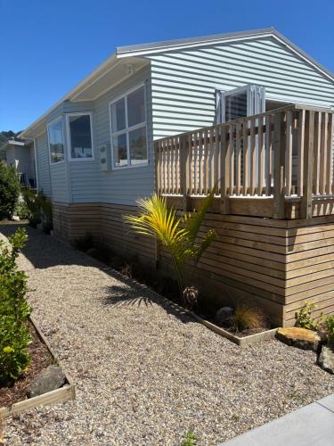 Wee Blue Bach At Waihi Beach - Waihi Beach